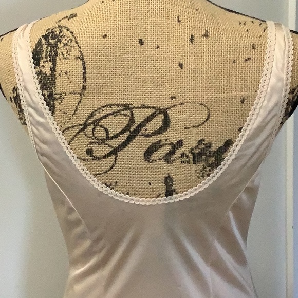 vassarette | Tops | Vassarette Plunging Lace Neckline Off White ...